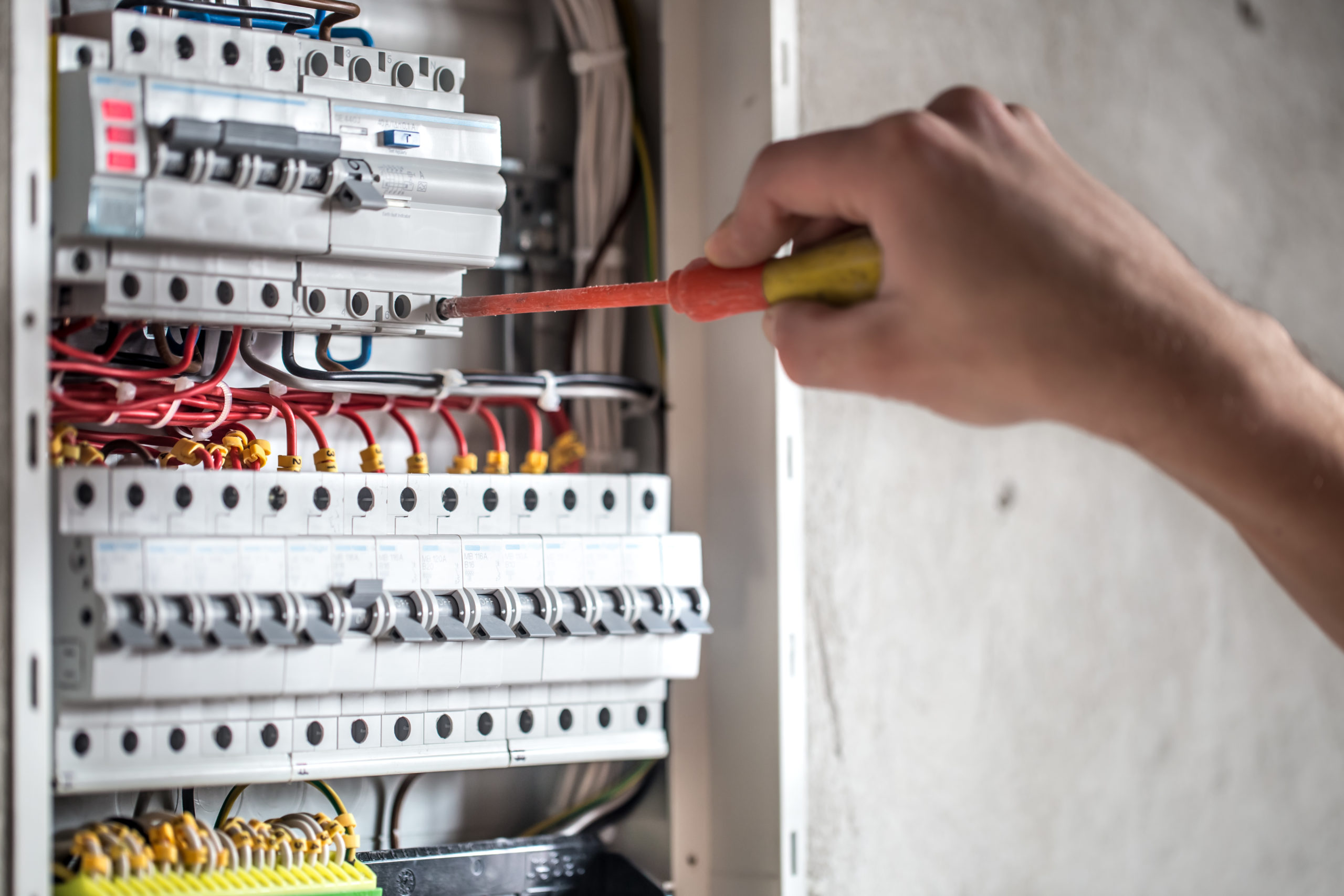 How to Get Electrician Jobs in Bangladesh? Career Tips for Electricians ...